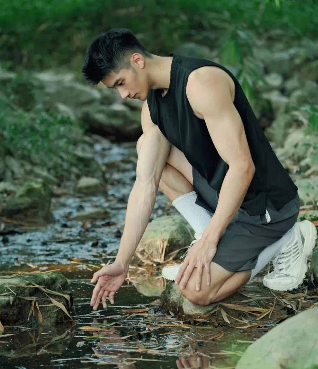 184CM少年感薄肌男友已上线！-小蓝短视频